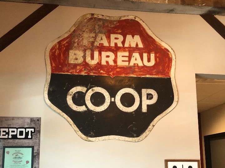 Grain elevator turned restaurant | Roadtirement